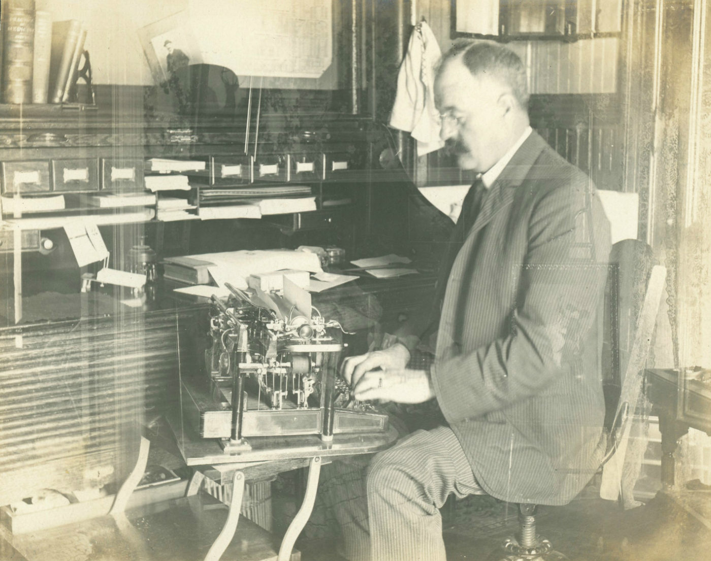 Early typist in Philadelphia