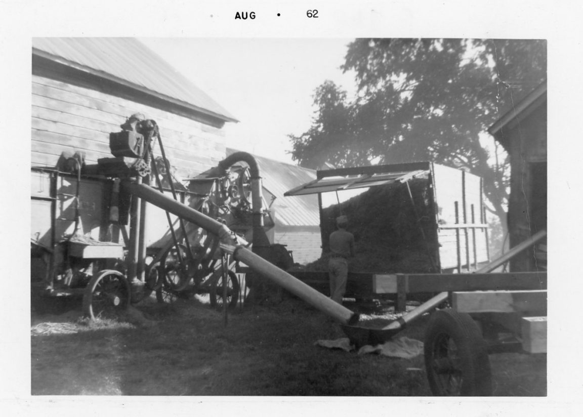Oat threshing machine in Heuvelton