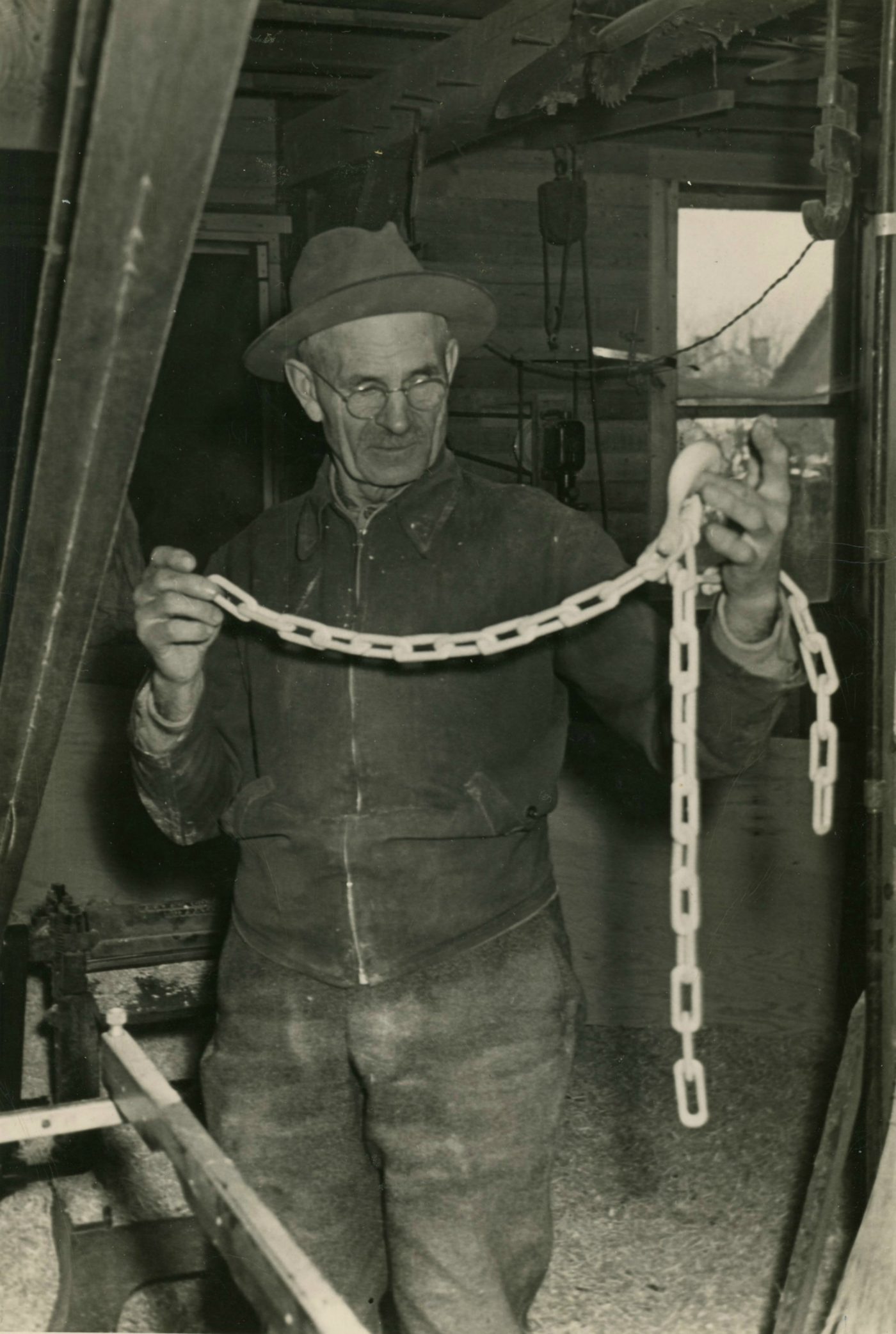 Robert Elthorp whittling wooden chain in workshop in Hammond