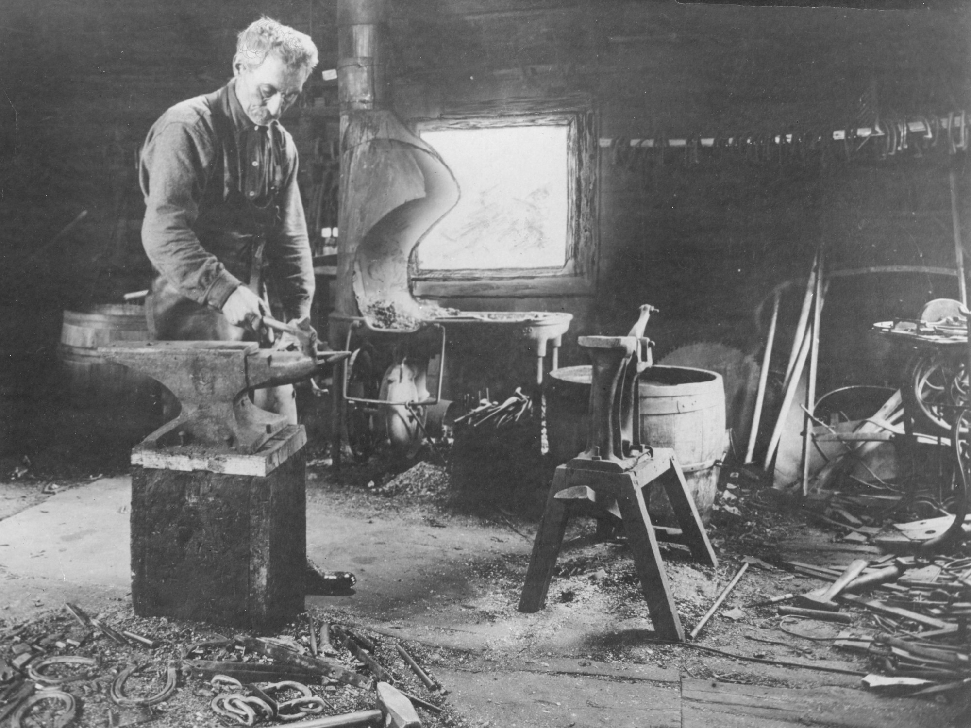 Blacksmith William H. Palmer working on horseshoe in Elizabethtown