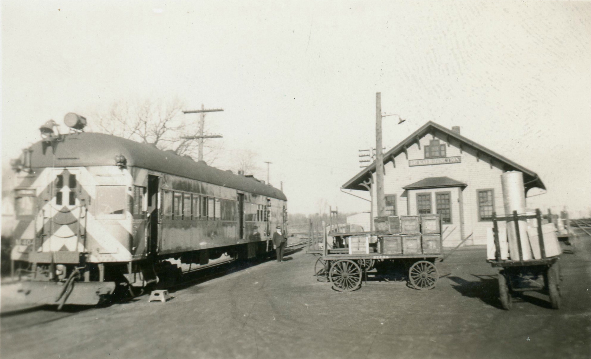 BeeLiner at Depot in De Kalb Junction