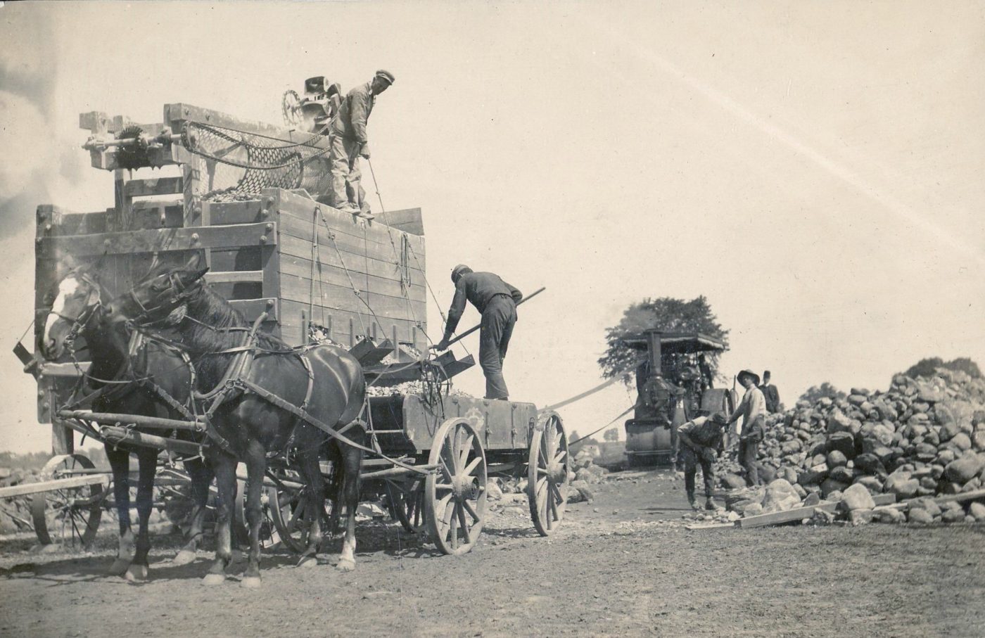 Crushing stone using a steam powered stone crusher in Hermon