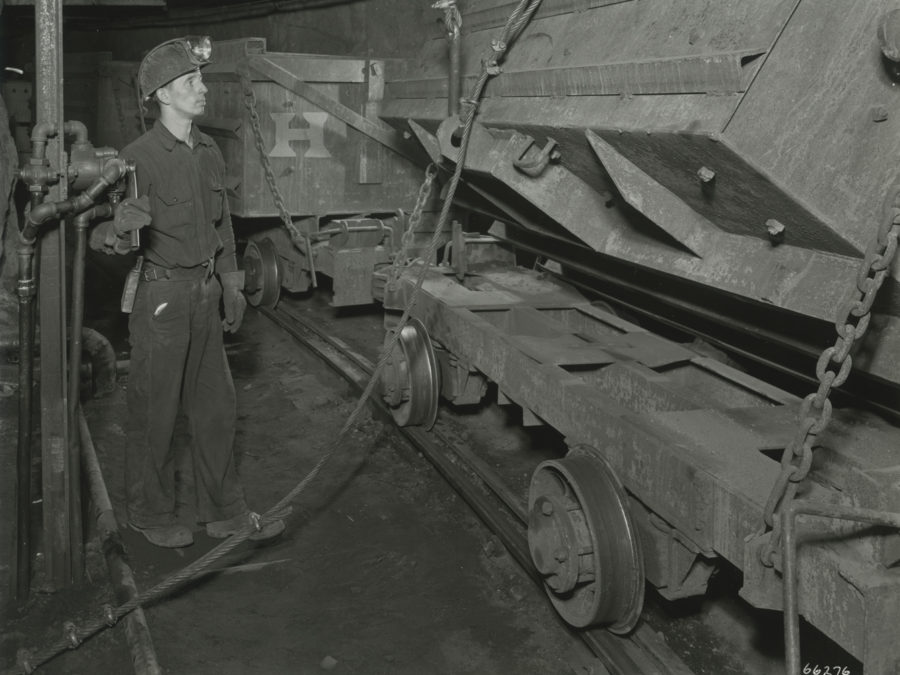 Looking down the Fisher Hill mine shaft inside Republic Steel mines in ...
