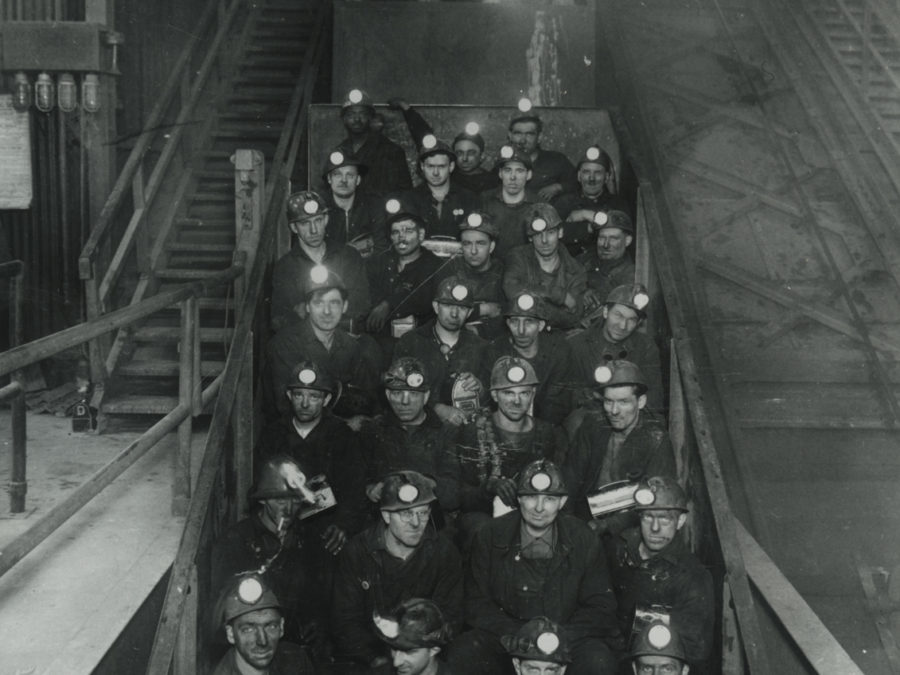 Looking down the Fisher Hill mine shaft inside Republic Steel mines in ...