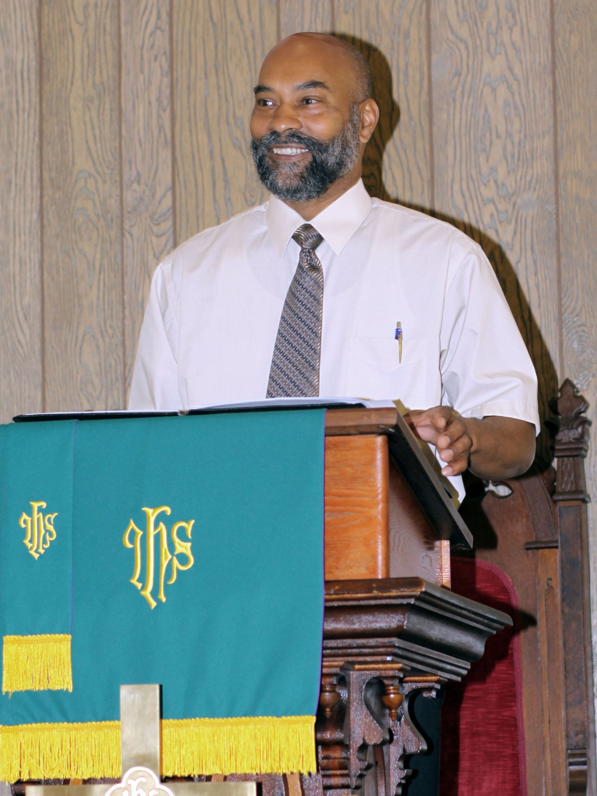Reverend Fred Shaw at the Pulpit in Elizabethtown