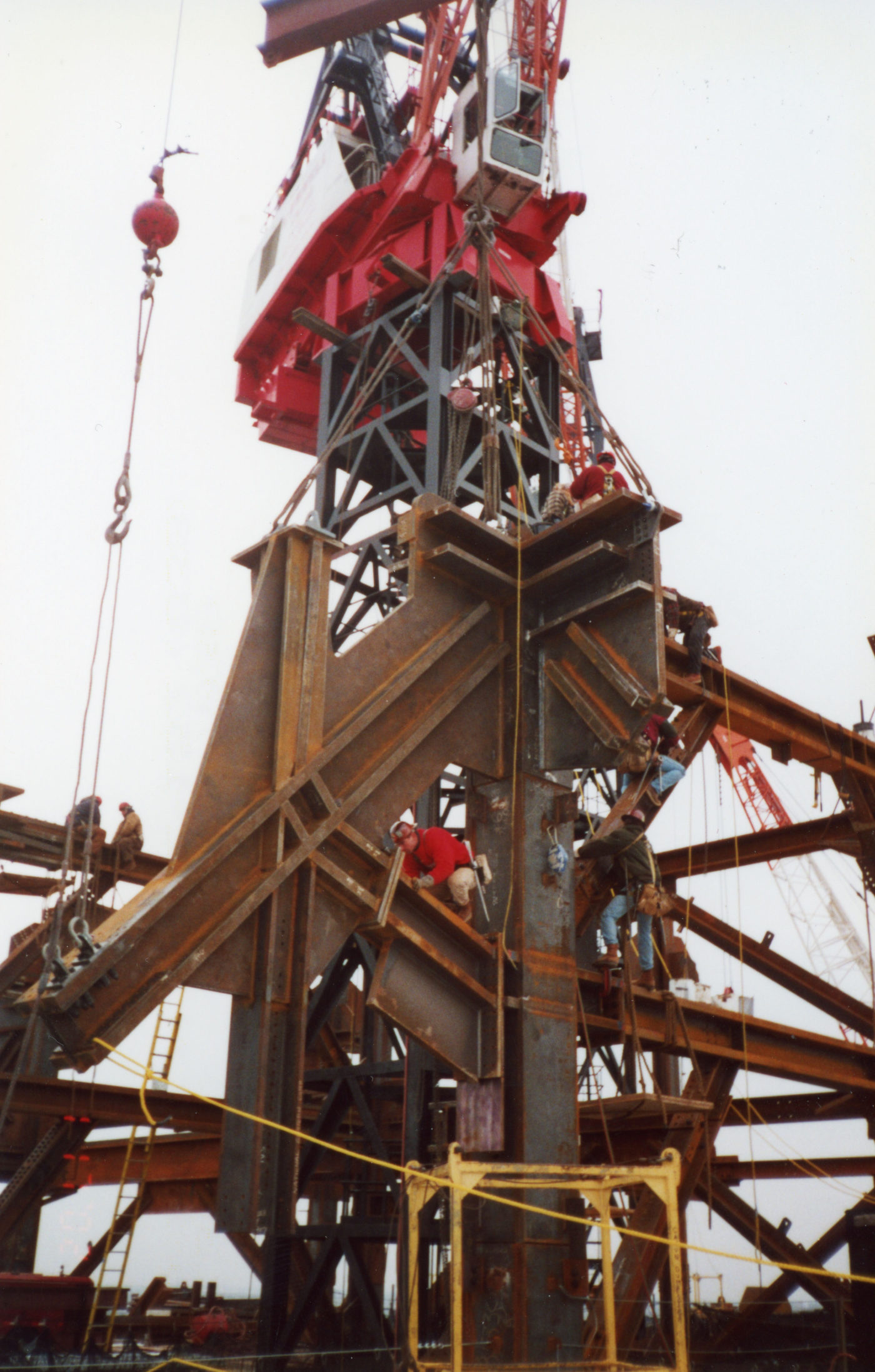 Mohawk Ironworkers set a 56-ton piece of Iron