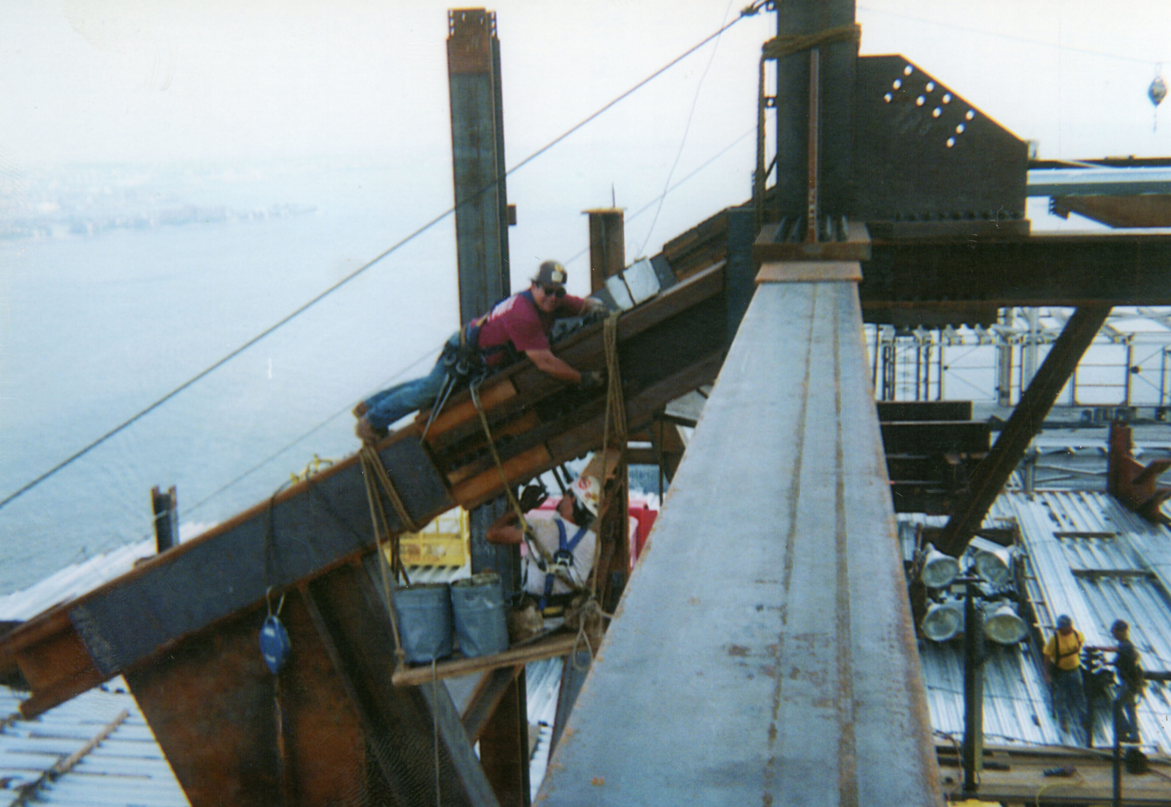 Mohawk ironworkers on the Goldman Sachs building